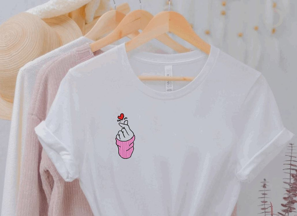 Finger snap with Heart Machine Embroidery Design - So Fontsy