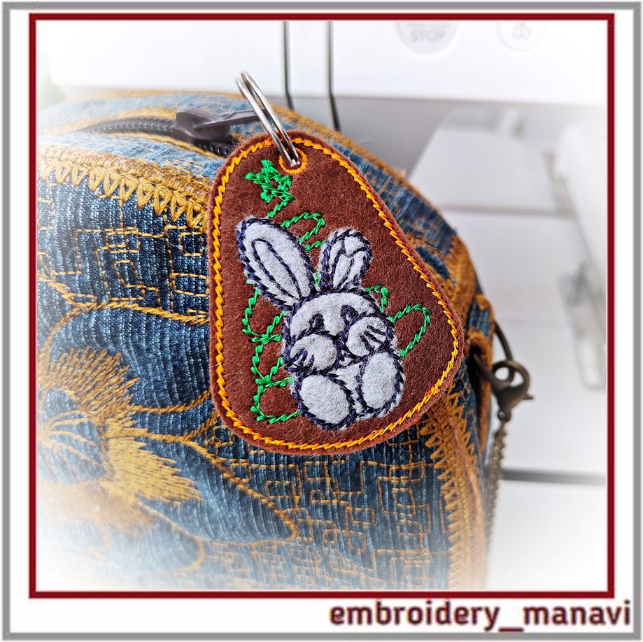 In the hoop rabbit pendant or keychain. Embroidery design. - So Fontsy