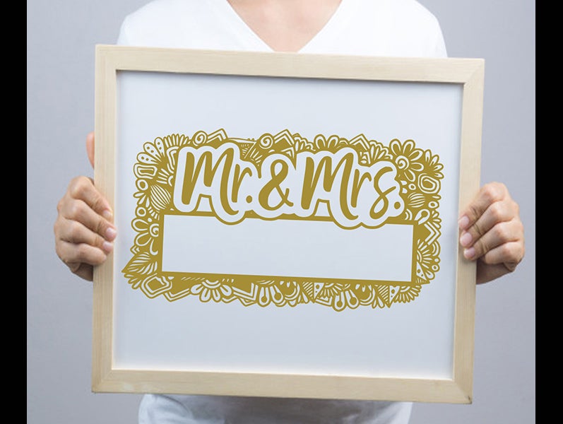 Mr and Mrs Sign Board - So Fontsy