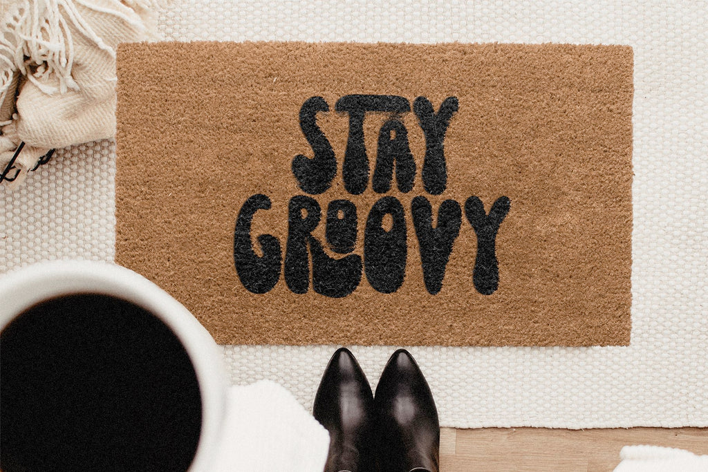 Some Love - Retro Groovy Font - So Fontsy