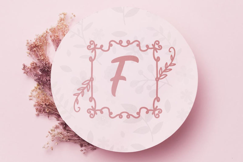 Square Lily Monogram - So Fontsy