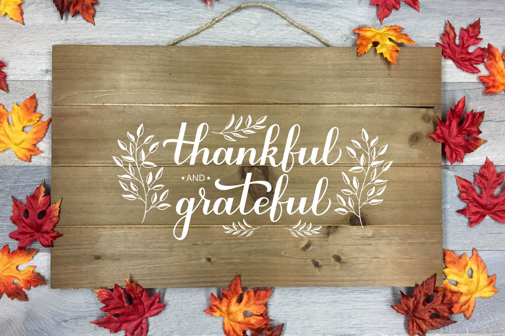 Thankful and Grateful calligraphy. Thanksgiving quote SVG - So Fontsy